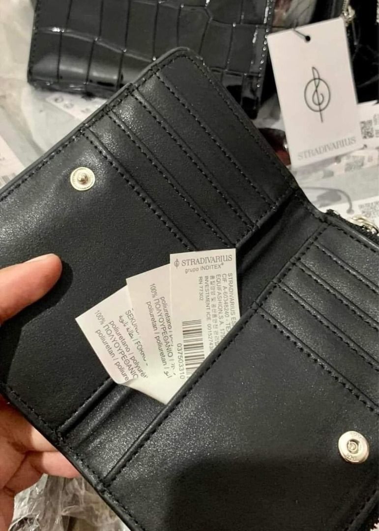 STRADIVARIUS MOCK WALLET MALL PULLOUT, Luxury, Bags & Wallets on Carousell