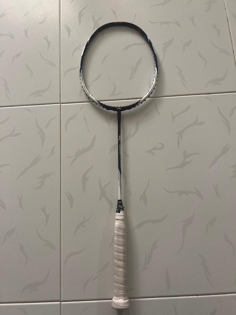 lining tectonic 9, Sports Equipment, Sports & Games, Racket & Ball ...