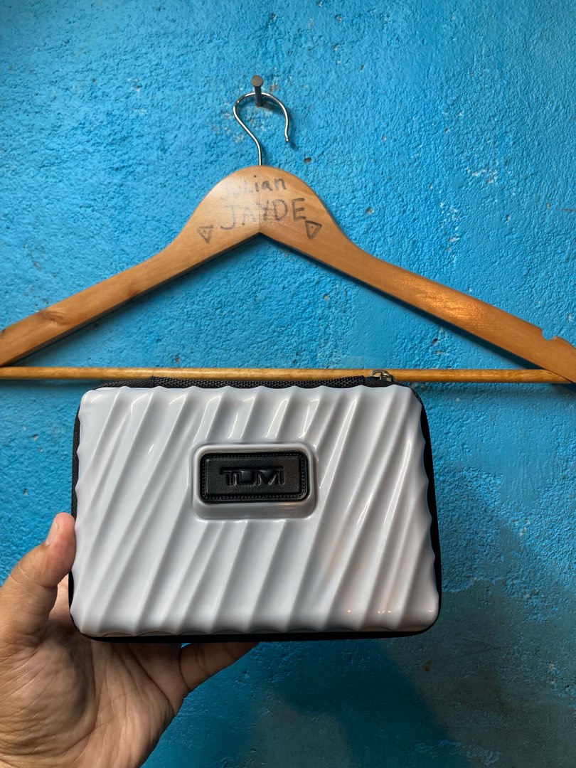Tumi amenity kit, Women's Fashion, Bags & Wallets, Wallets & Card ...
