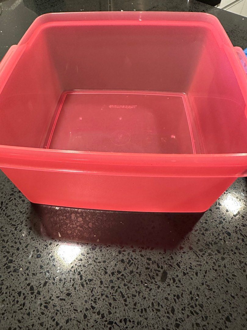 Tupperware 4 liter + 800ml (2 to GO), Furniture & Home Living, Home ...