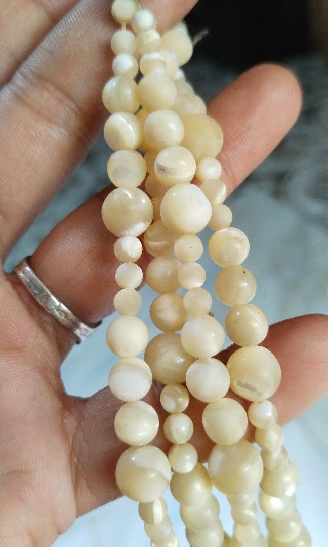VINTAGE KARLA JORDAN MOTHER OF PEARL NECKLACE, Women's Fashion, Jewelry ...