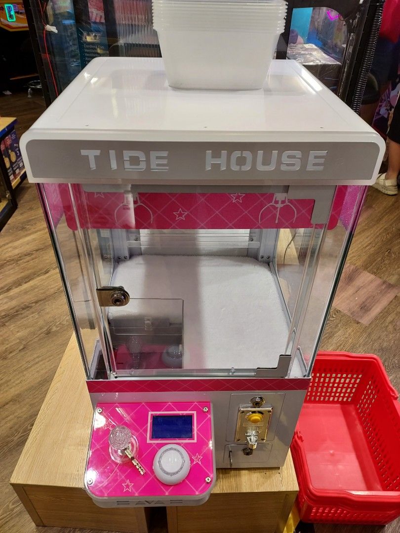 (Last 1)White Claw Machine, Hobbies & Toys, Toys & Games on Carousell