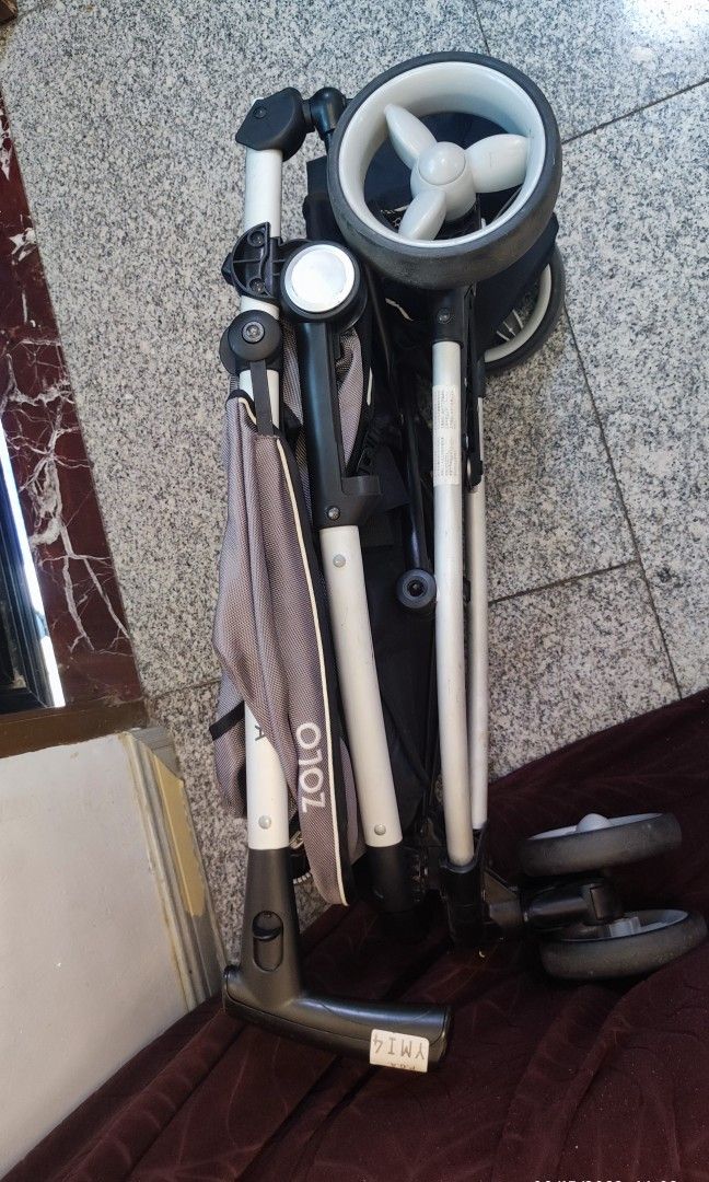 ZOLO Garba light ultra compact stroller (almost brand new), Babies ...