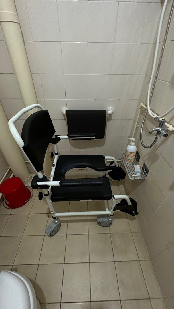 Aluminum Mobile Padded Commode Chair, Health & Nutrition, Assistive ...