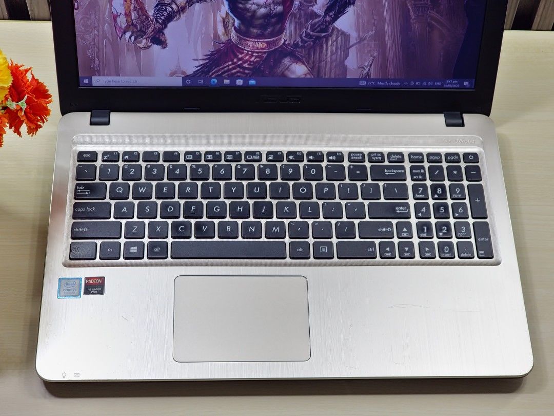 ASUS SonicMaster X540UPR i7-8Th Gen 8Gb Ram 128Gb SSD AMD Radeon HD ...