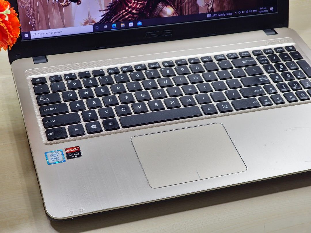 ASUS SonicMaster X540UPR i7-8Th Gen 8Gb Ram 128Gb SSD AMD Radeon HD ...