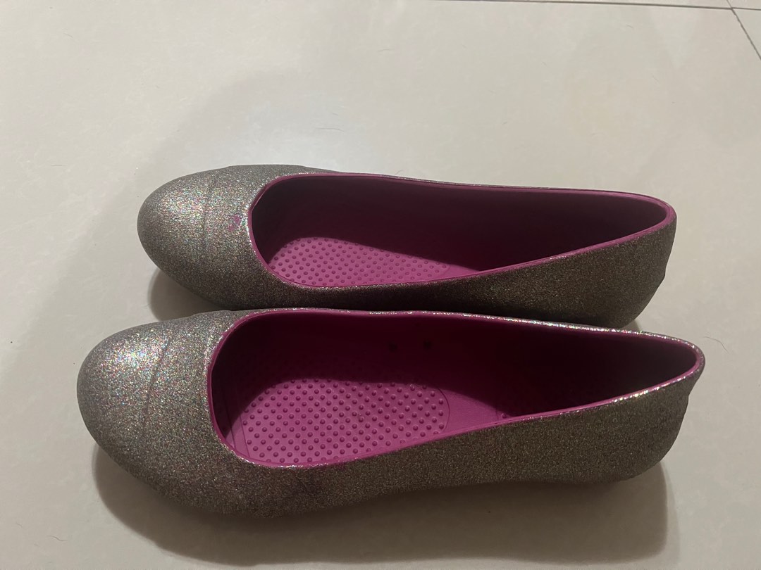 Authentic Crocs flats, Women's Fashion, Footwear, Flats & Sandals on Carousell