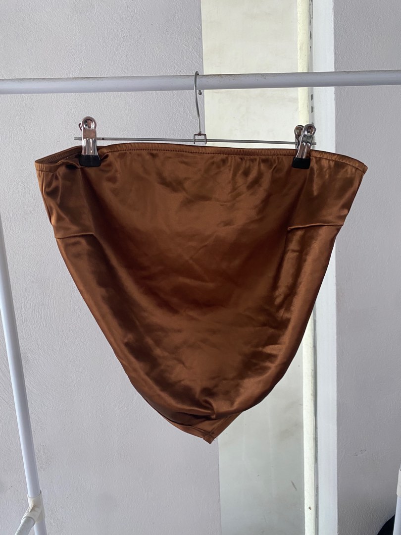 Brown v tube top, Women's Fashion, Tops, Sleeveless on Carousell