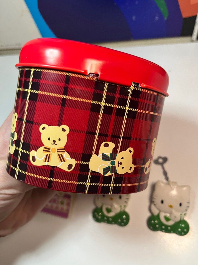 Classic hello kitty tin can with paper clips, Hobbies & Toys, Toys ...