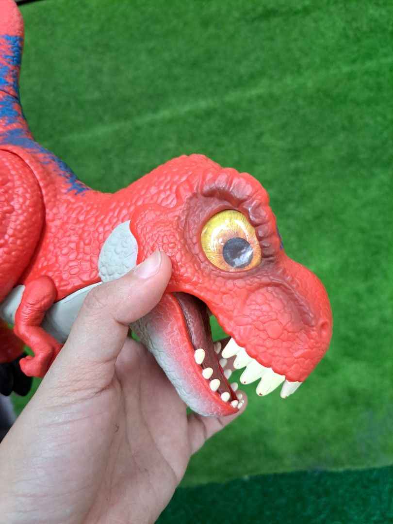 DINOS UNLEASHED GIANT T-REX JR, DINOSAUR, Hobbies & Toys, Toys & Games ...