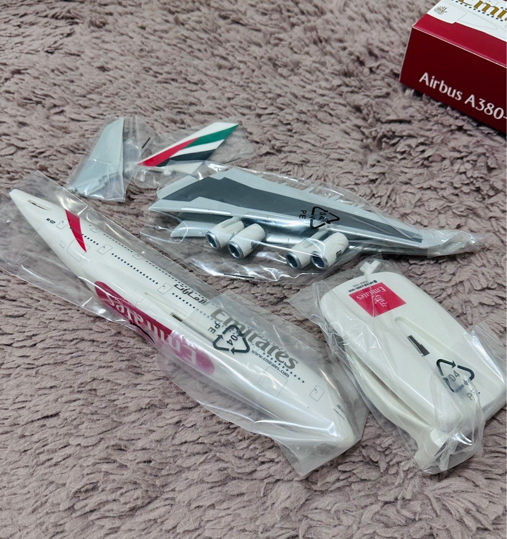 Emirates airbus a3389-800, Hobbies & Toys, Toys & Games on Carousell