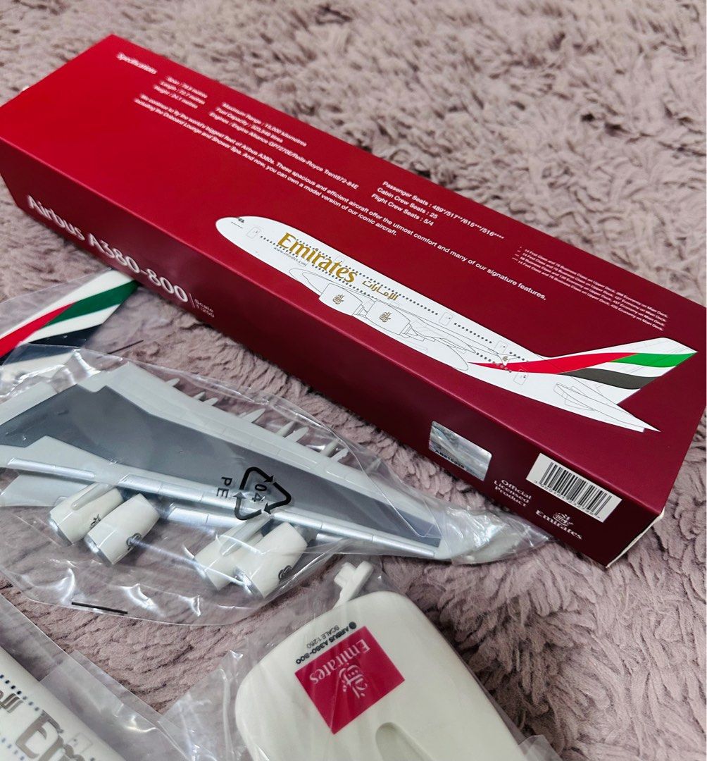 Emirates airbus a3389-800, Hobbies & Toys, Toys & Games on Carousell