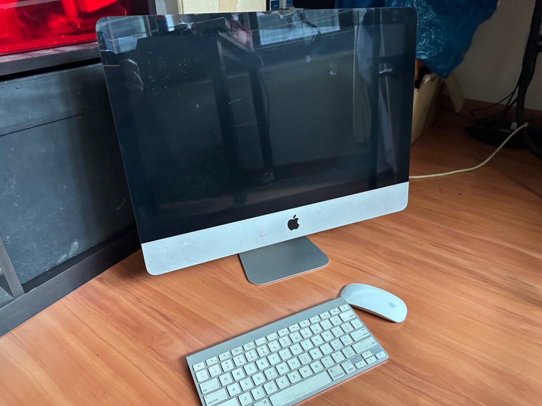 IMAC 2011 Display 21.5”, Computers & Tech, Desktops on Carousell