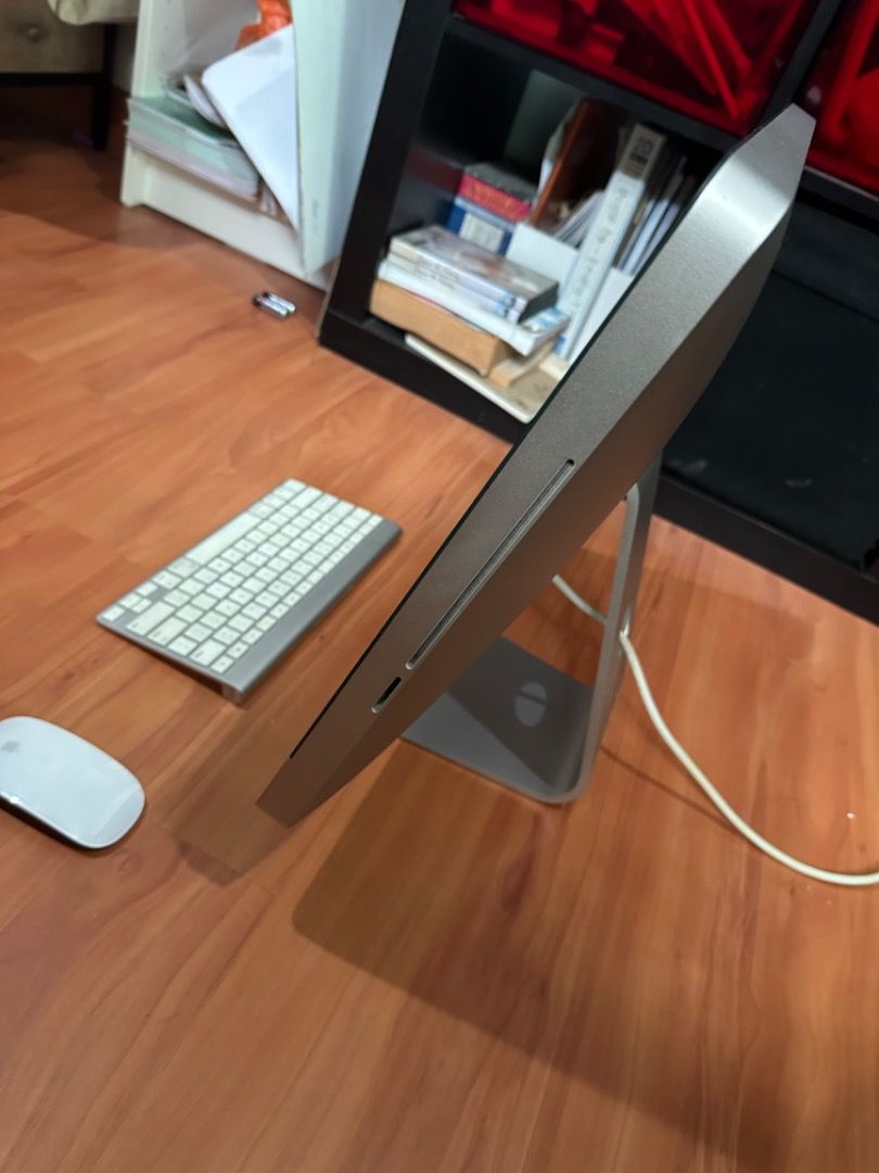 IMAC 2011 Display 21.5”, Computers & Tech, Desktops on Carousell