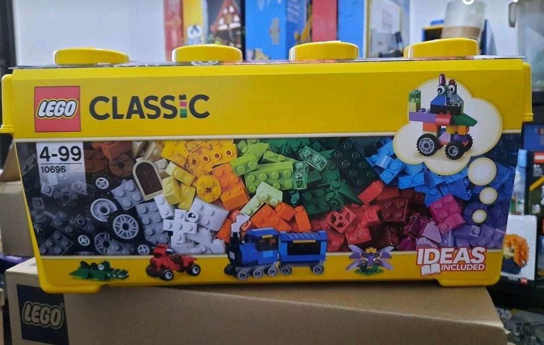 Lego Classics Medium Creative Brick Box (10696), Hobbies & Toys, Toys ...