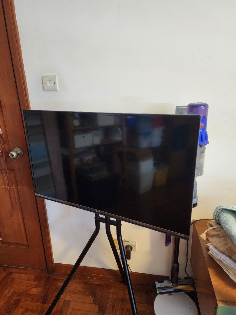 LG 40 inch 4k tv, TV & Home Appliances, TV & Entertainment, TV on Carousell