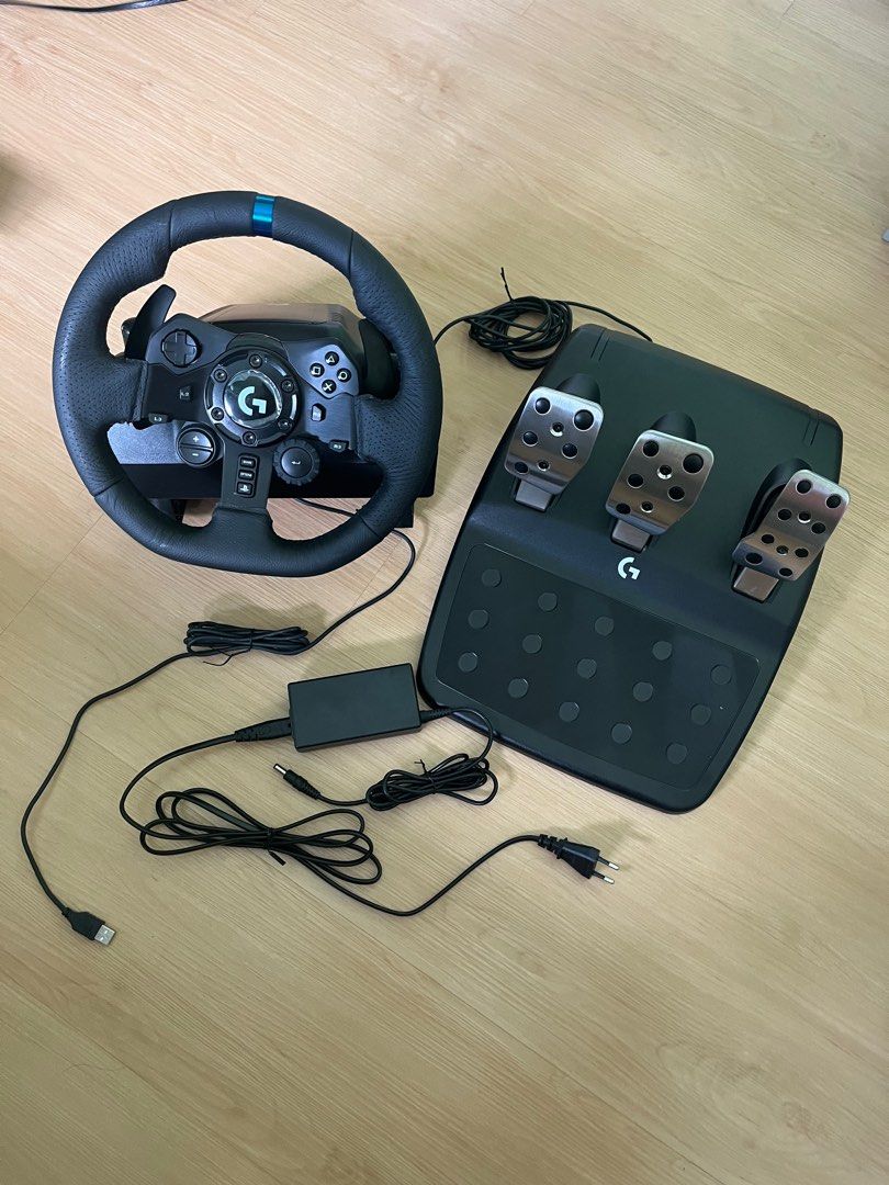 Logitech G923 Racing Wheel and Pedals with TrueForce force feedback ...