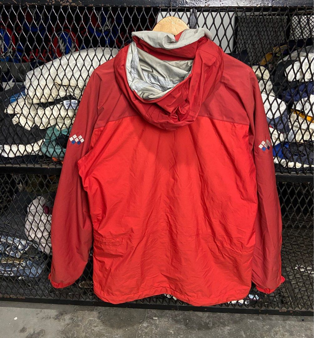 Mont Bell Goretex Thinsulate Waterproof Jacket Lawa, Men's Fashion ...