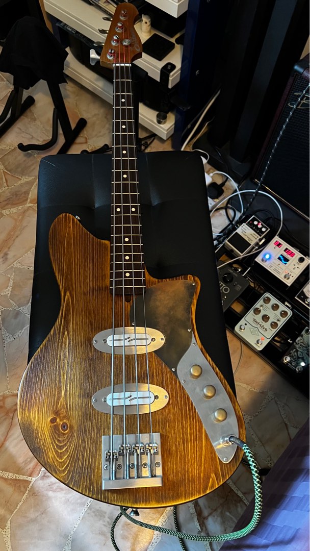 FSOT: Offbeat Beatrix Jazz Bass ( Short scale), Hobbies & Toys, Music ...
