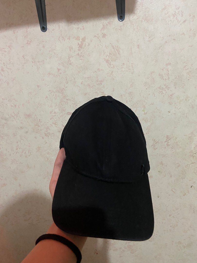 Penshoppe plain black cap, Men's Fashion, Watches & Accessories, Caps & Hats on Carousell