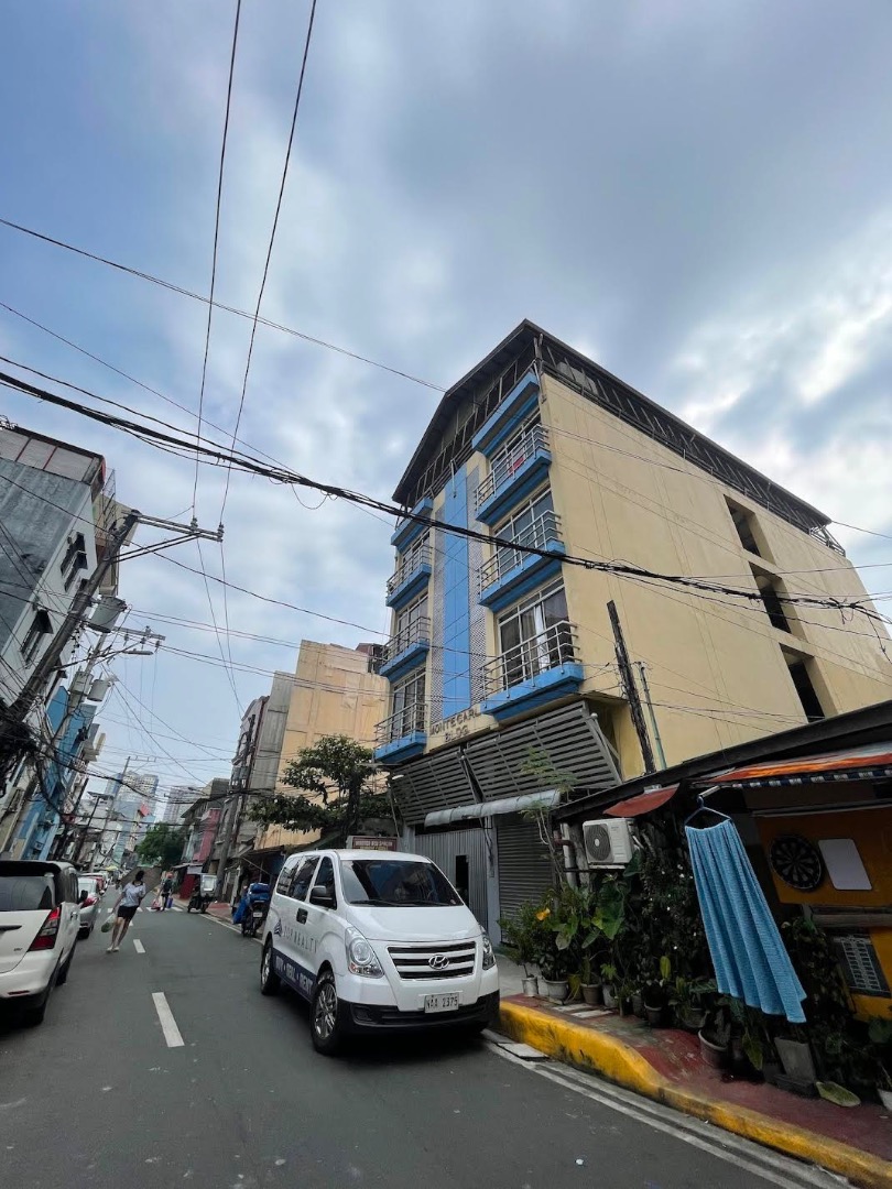 Residential Building for Sale in Montecarlo Building, Fort Bonifacio ...