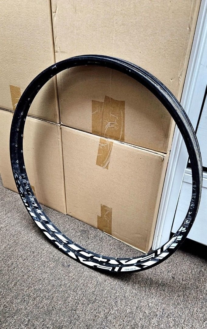 Roval Traverse 29er alloy rim, Sports Equipment, Bicycles & Parts ...