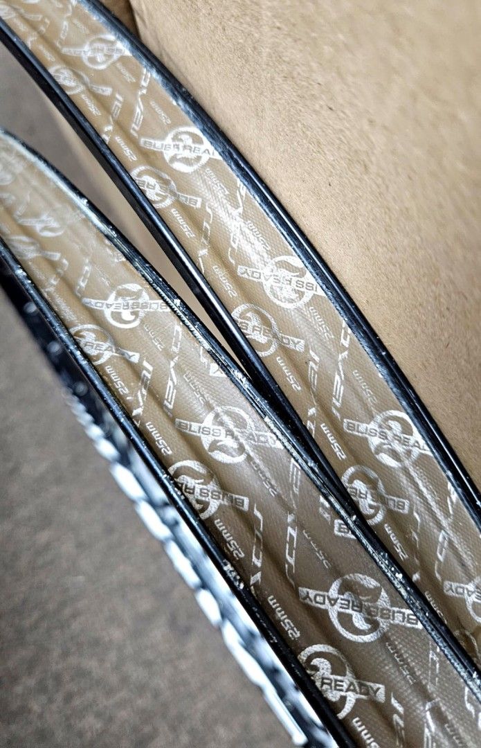 Roval Traverse 29er alloy rim, Sports Equipment, Bicycles & Parts ...