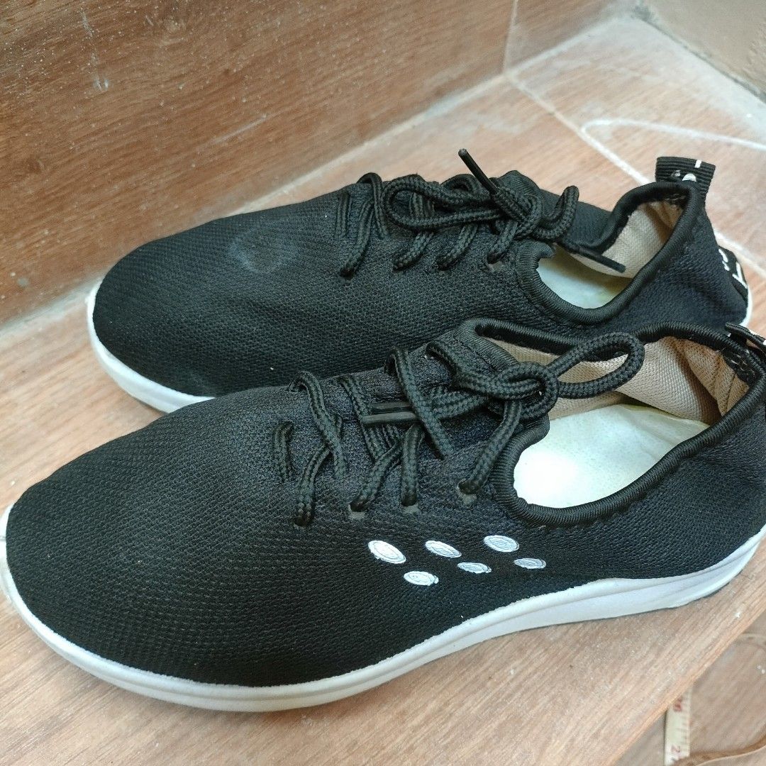 Sepatu hitam sepatu sekolah sepatu slip on, Fesyen Wanita, Sepatu di ...