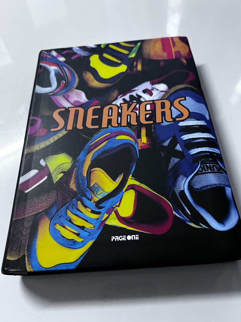 SNEAKERS BOOK, Hobbies & Toys, Books & Magazines, Magazines on Carousell