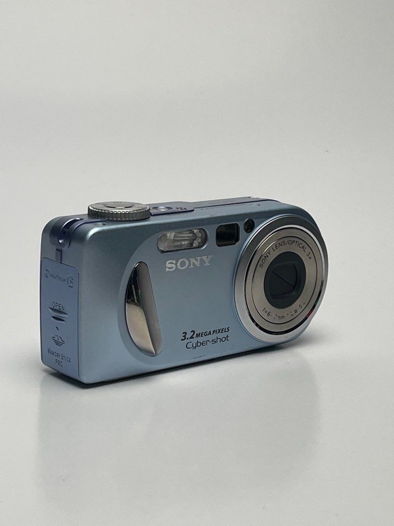 Sony DSC-P8 BLUE Cybershot Y2K Digicam CCD Digital Camera, Photography, Cameras on Carousell