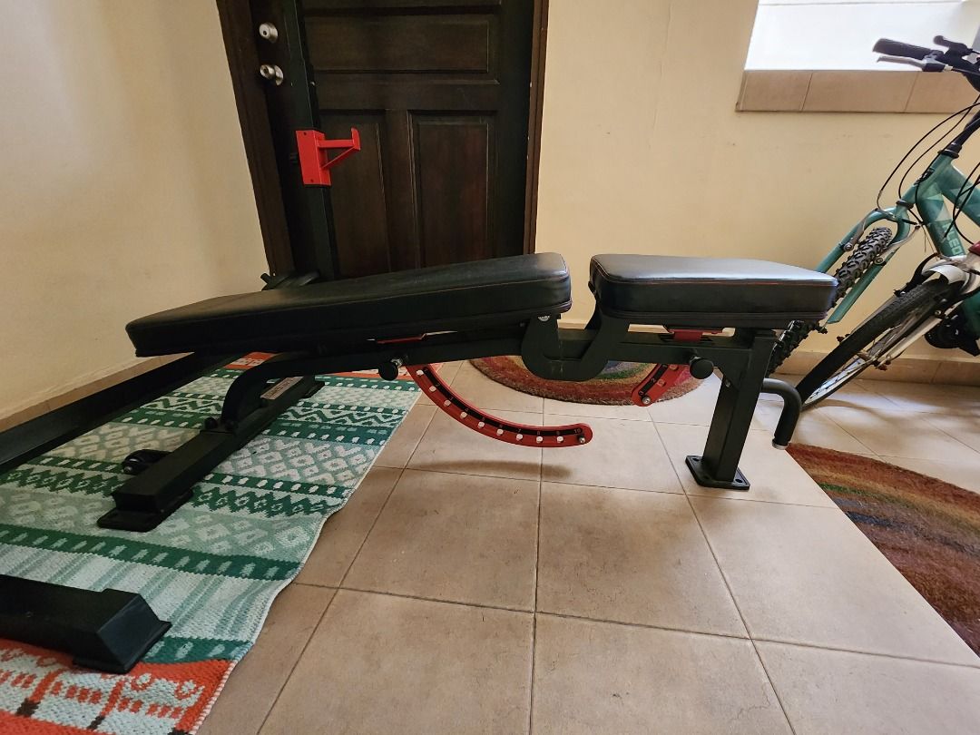 Squat bench rack + Wide reclining bench , Sports Equipment, Exercise ...