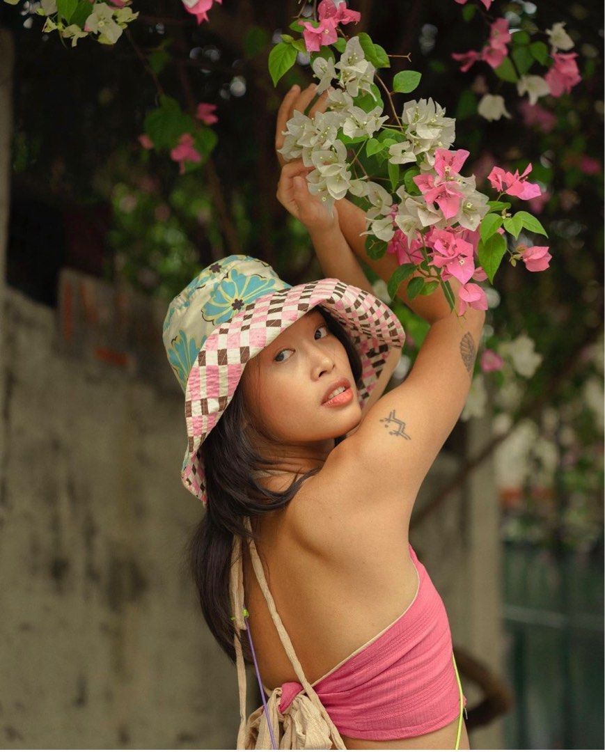 Sunki Halter Top (Reversible), Women's Fashion, Tops, Sleeveless on Carousell