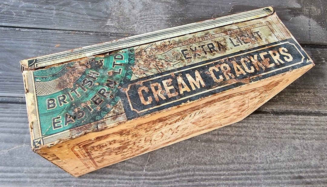 Vintage Jacob & Co biscuit tin, Hobbies & Toys, Memorabilia ...