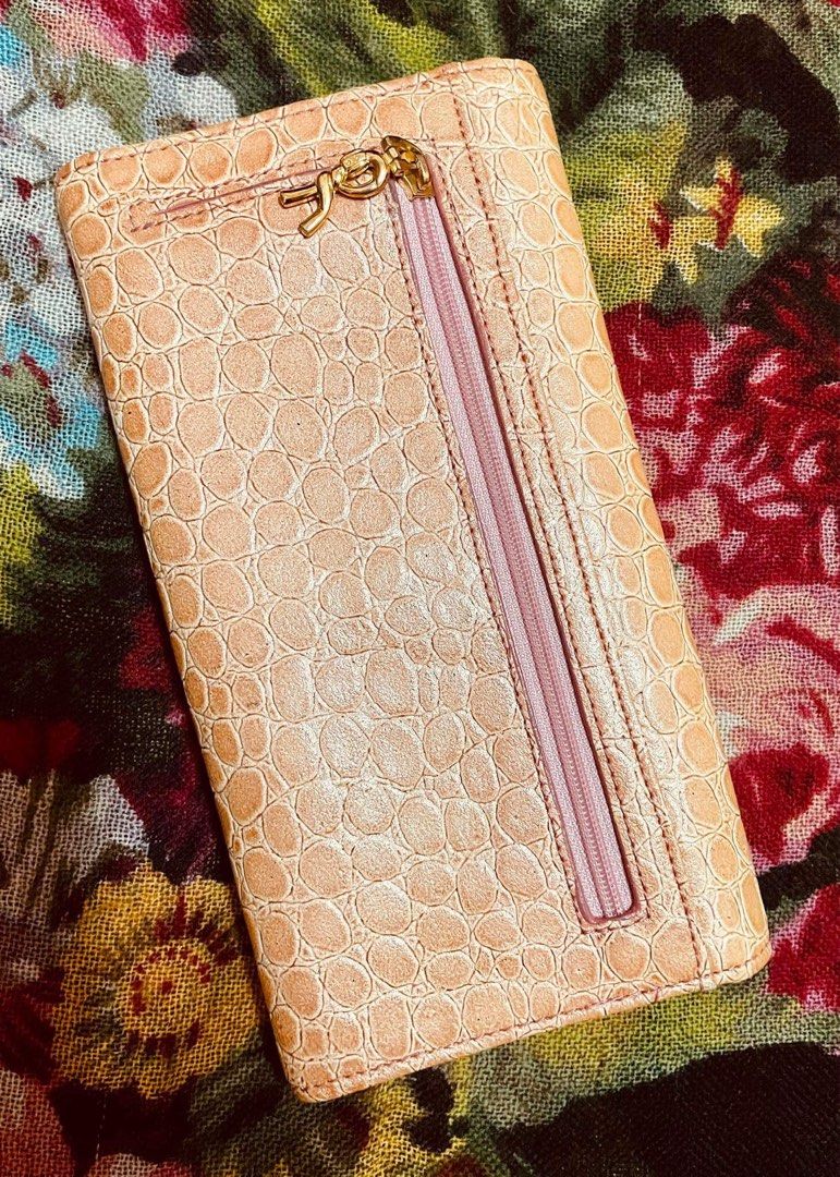 WALLET CROCS TRIFOLD, Women's Fashion, Bags & Wallets, Wallets & Card ...