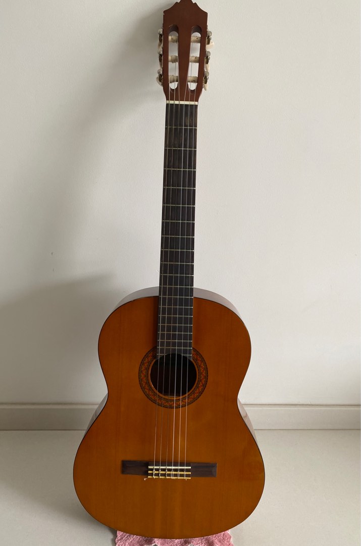 Yamaha Classical Guitar C40, Hobbies & Toys, Music & Media, Musical ...