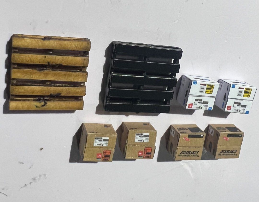 1/64 diorama display custom 6 boxes + 2 pallets Tomica Hotwheels ...