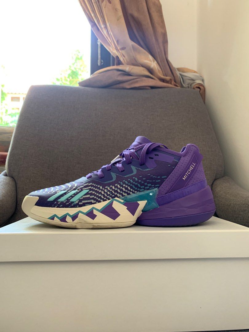 Adidas Don Issue 4 Size 43 1/3, Olah Raga, Baju Olahraga di Carousell