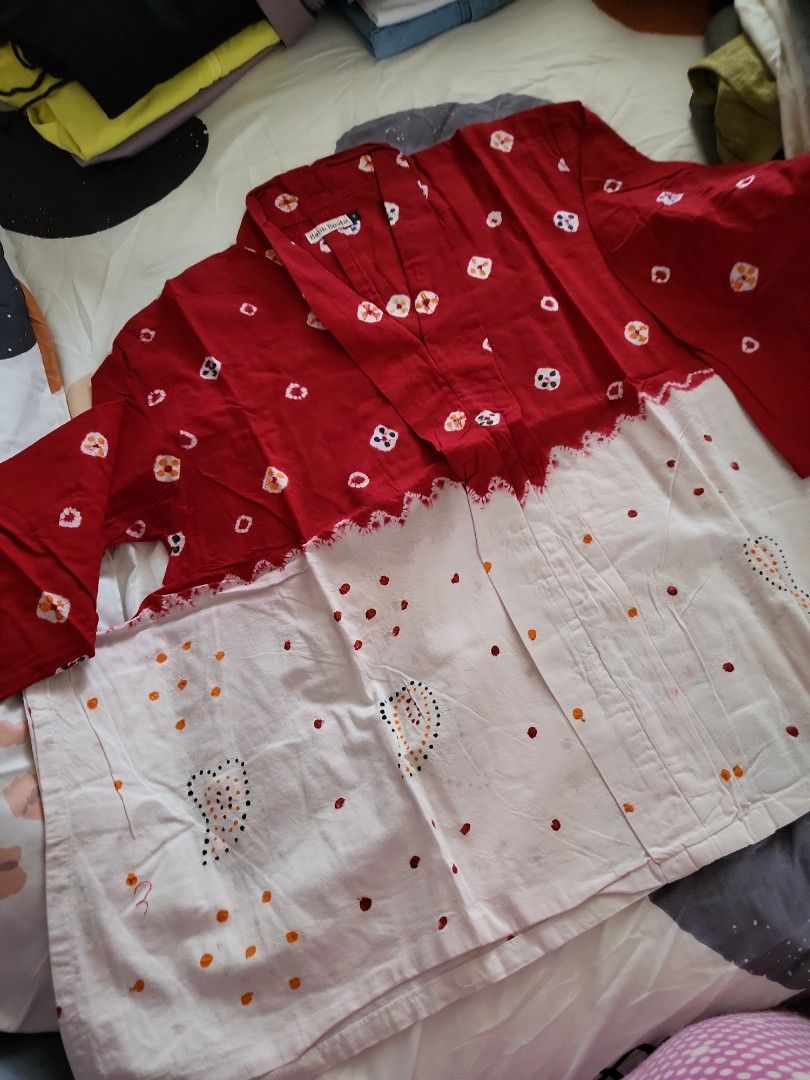 Atasan batik merah putih, Fesyen Wanita, Pakaian Wanita, Atasan di ...