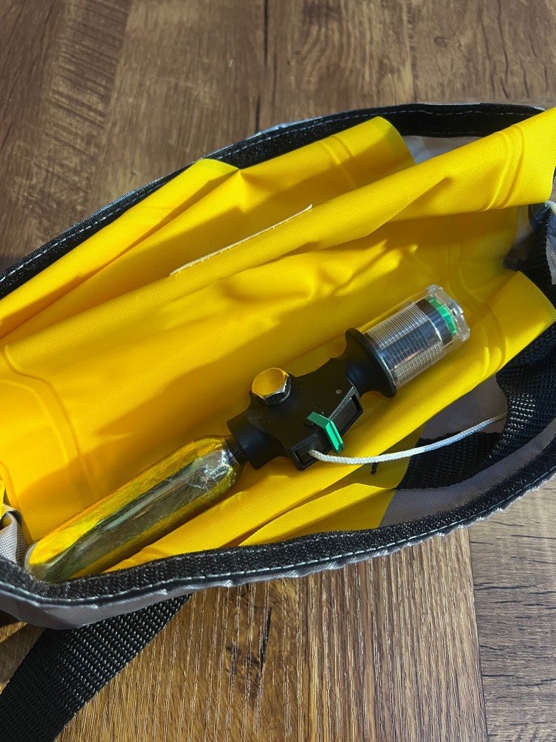 Gas Inflatable Life Jacket (Automatic) 100n, Sports Equipment, Fishing ...