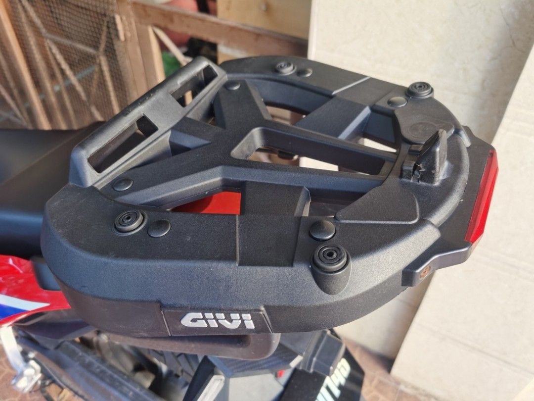 GIVI box 33L & monorack heavy duty - RSX150, Motorbikes on Carousell