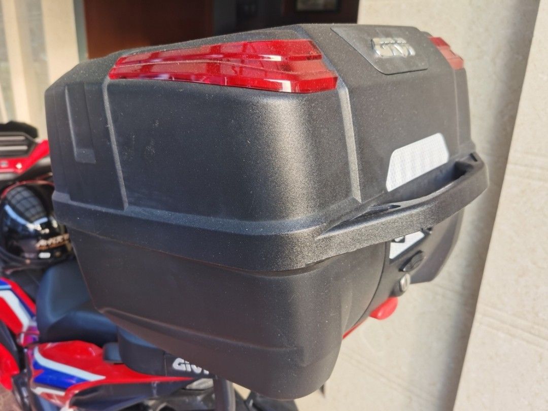 GIVI box 33L & monorack heavy duty - RSX150, Motorbikes on Carousell