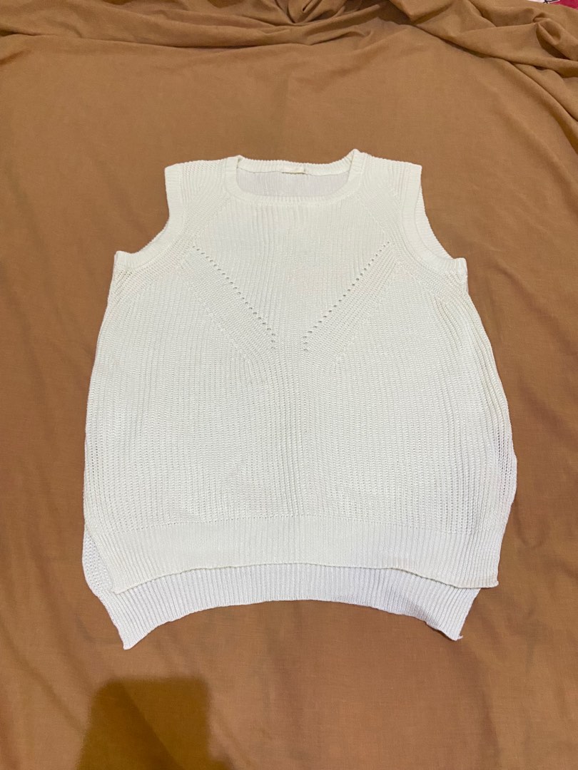 GU KNITTED VEST, Women's Fashion, Tops, Sleeveless on Carousell