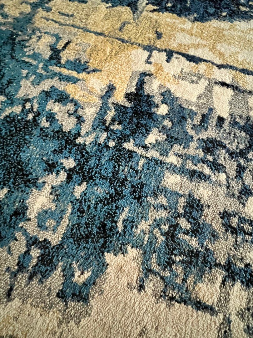 Hooga rug - beautiful, Furniture & Home Living, Home Decor, Carpets ...