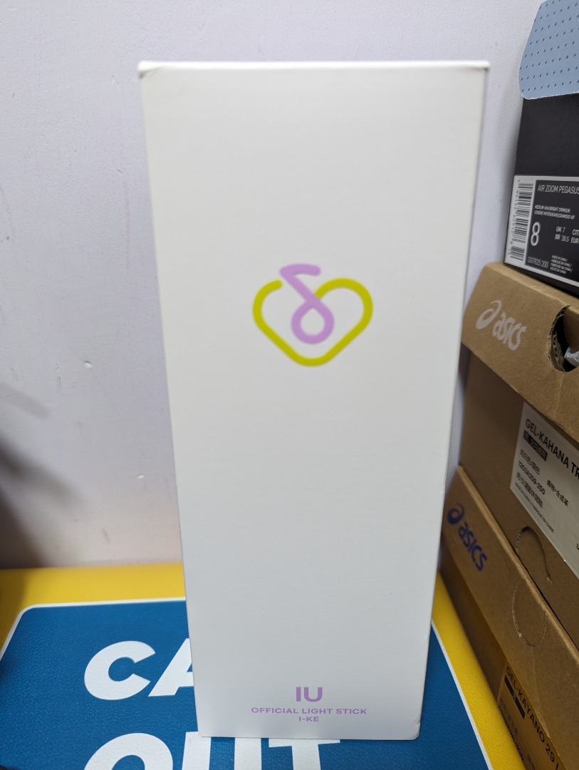 放IU official light stick ver.3, 興趣及遊戲, 收藏品及紀念品, 韓流 - Carousell
