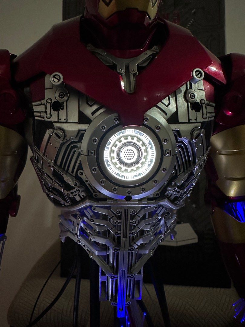 King Arts Ironman MK III Statue IPhone Charger, Hobbies & Toys ...