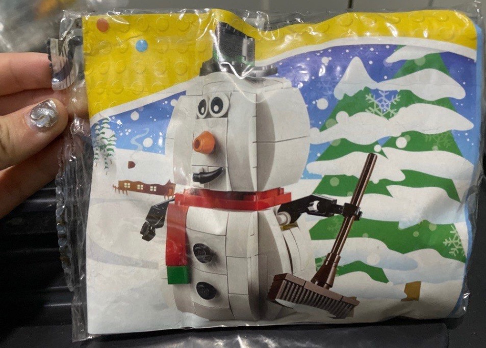 Lego Snow Man 40093, Hobbies & Toys, Toys & Games on Carousell
