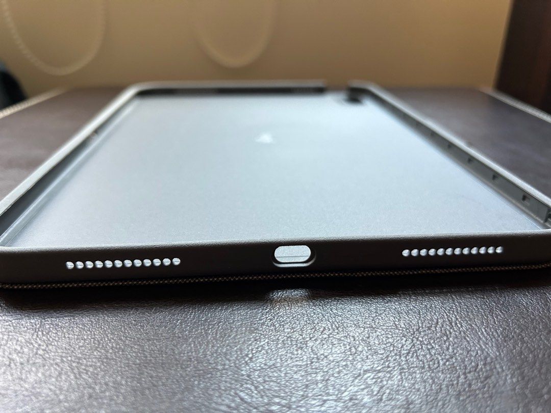 Logitech Combo Touch Detachable Keyboard With Trackpad For IPad Th Gen Mobile Phones