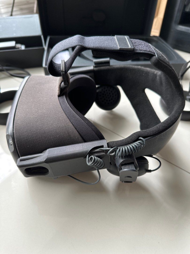 Meta Quest 1 128GB with HTC Vive Deluxe Audio Strap, Video Gaming ...