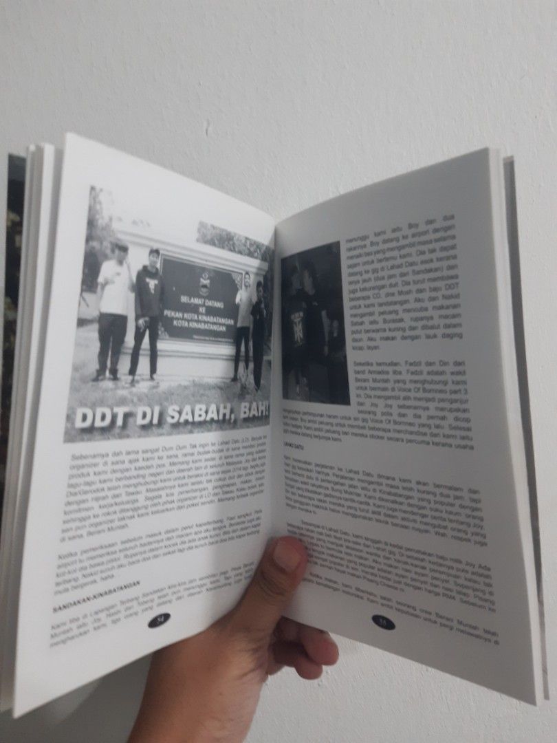 Mosh zine issue 18, Hobbies & Toys, Books & Magazines, Magazines on Carousell