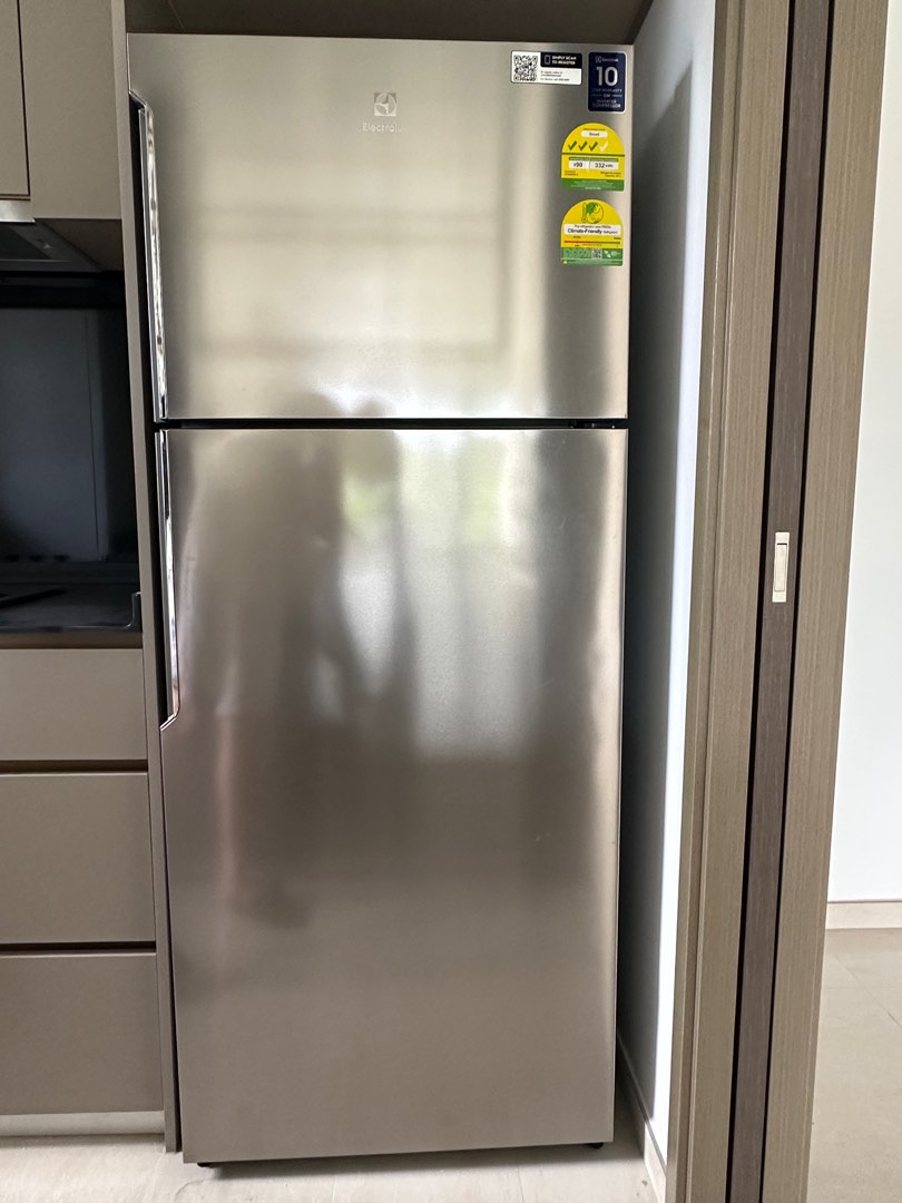 NEW Electrolux UltimateTaste 500 (ETB4600B-A) 431L Top Freezer 2-door Refrigerator, TV & Home ...